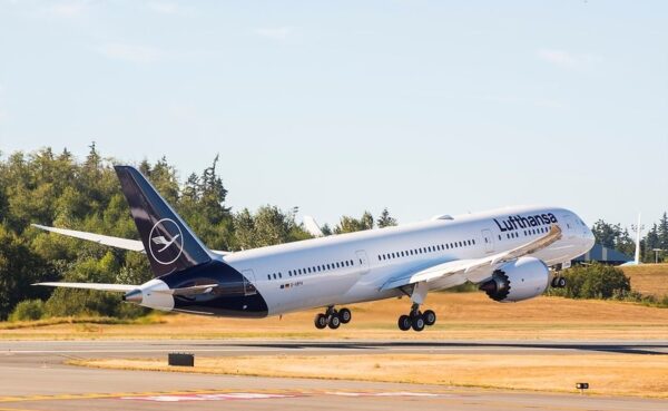 Lufthansa Group received its first Boeing 787 Dreamliner - AirGuide ...