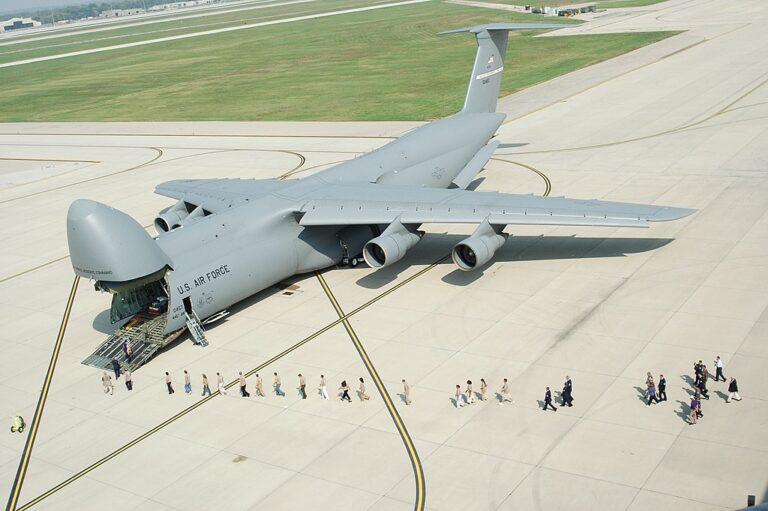 US Air Force Plans Single Next-Generation Airlifter to Replace C-17 and ...