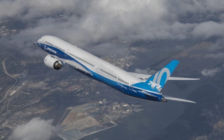 Dreamliner Demand Lifts Boeing Ahead of Airbus in Order Race